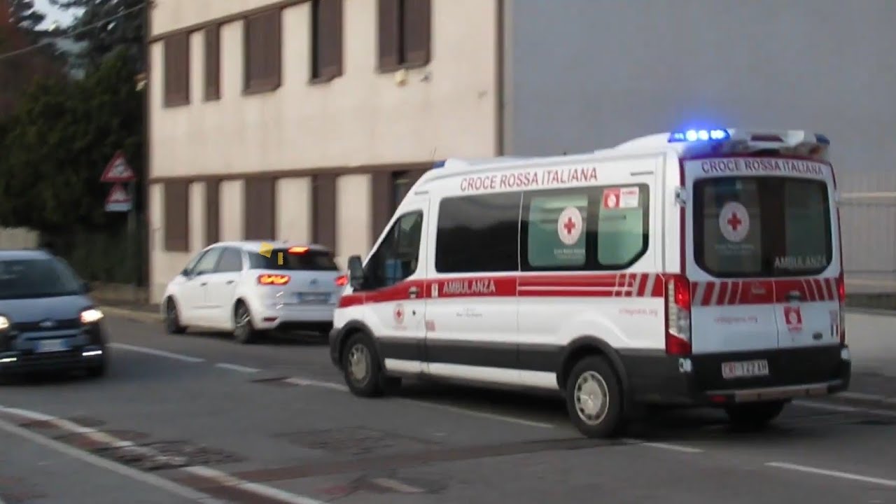 ARRIVO AMBULANZA CRI LEGNANO IN EMERGENZA(H Castellanza) - YouTube