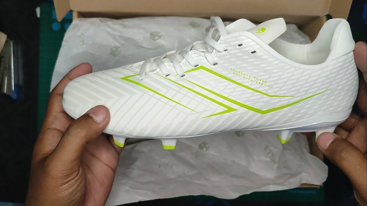 Unboxing & Review Sepatu Mills Cyclops Helios Match FG - YouTube