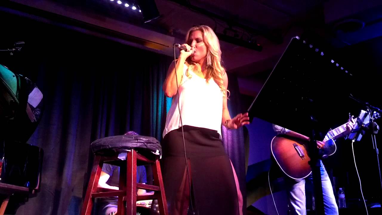 Julie Roberts - Bones (Live) - YouTube