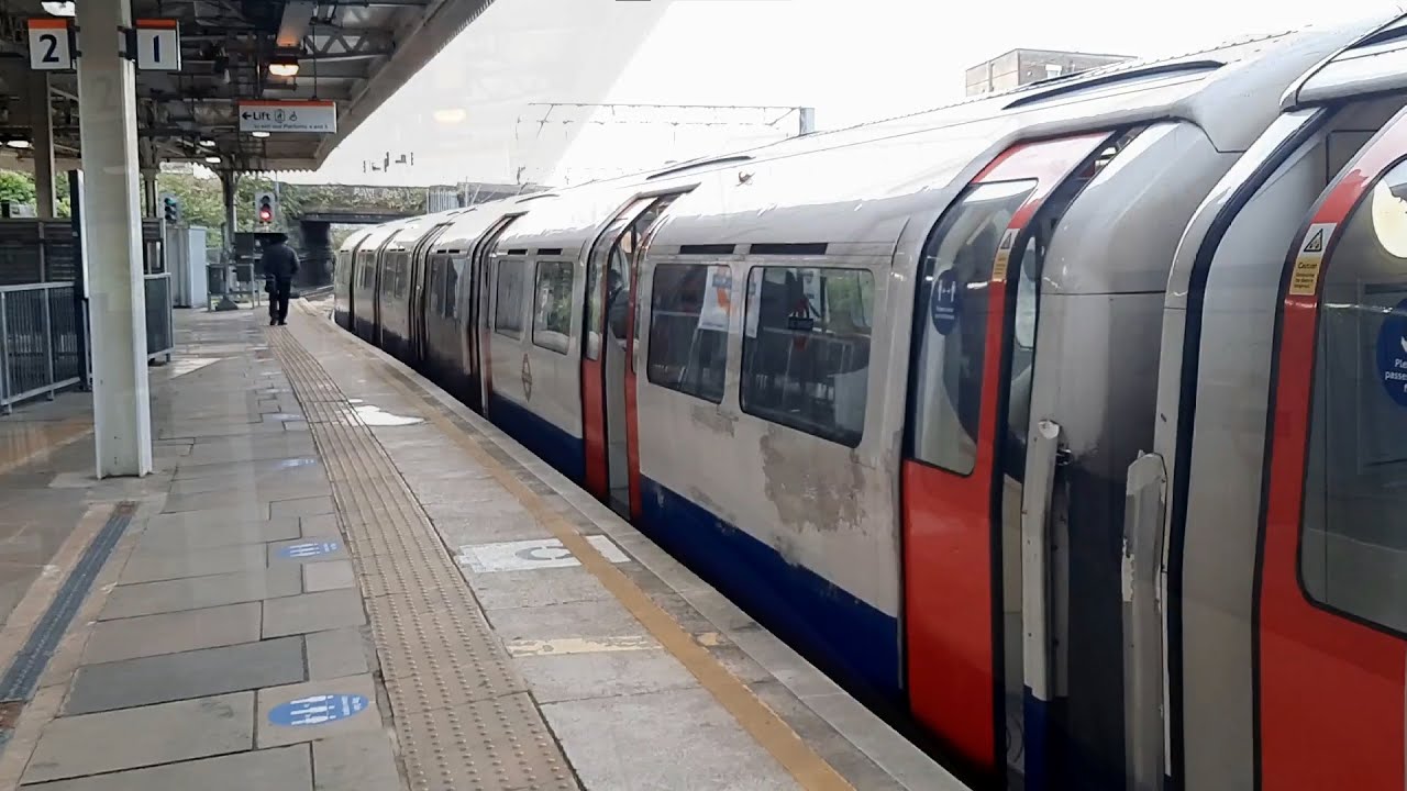 London Underground Bakerloo Line 1972 Stock Train In Willesden Junction ...