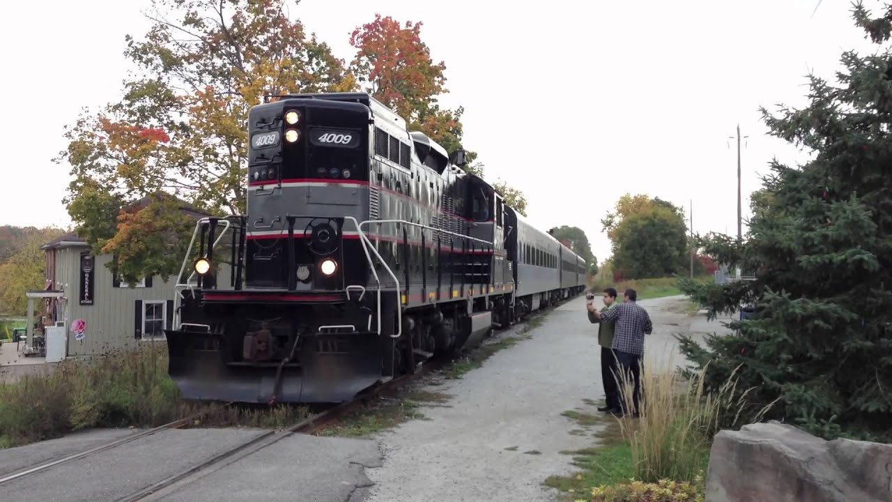 Credit Valley Explorer Fall Colours Train pulling out of Inglewood ...