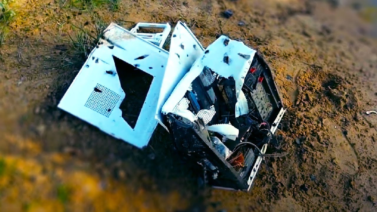 Destroying An Old Gaming PC - YouTube
