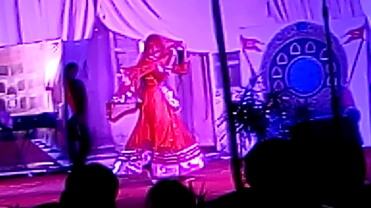Dulhan chali pehan chali teen rang ki choli dance - YouTube