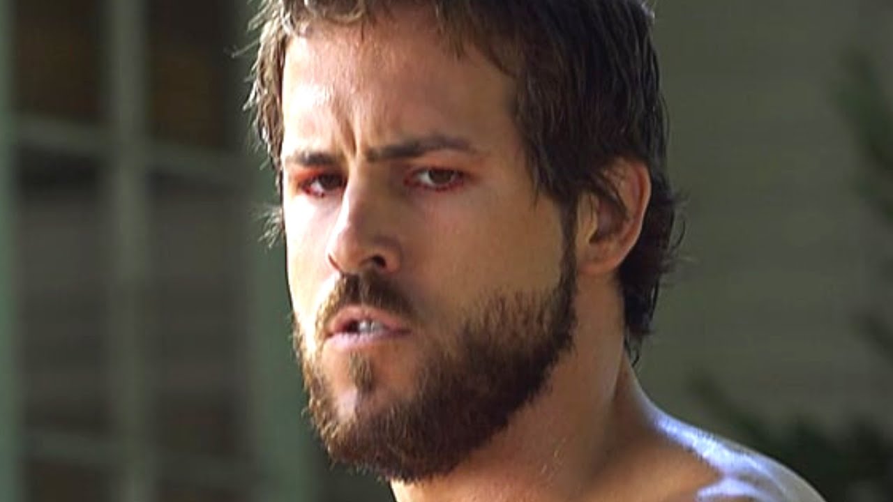 Why Ryan Reynolds Had The Amityville Horror Crew Concerned - YouTube