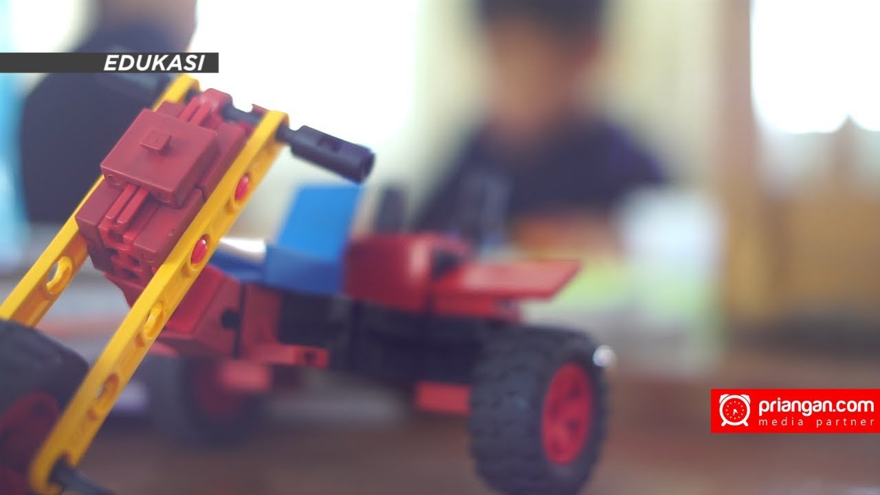 SD Labschool UPI Kenalkan Robotik Sejak Dini - YouTube