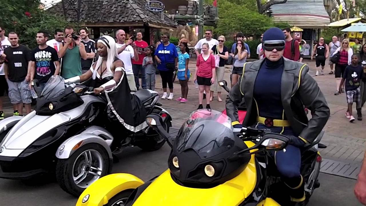 Superheroes on Parade at Universal Studios Orlando - 2012 - YouTube