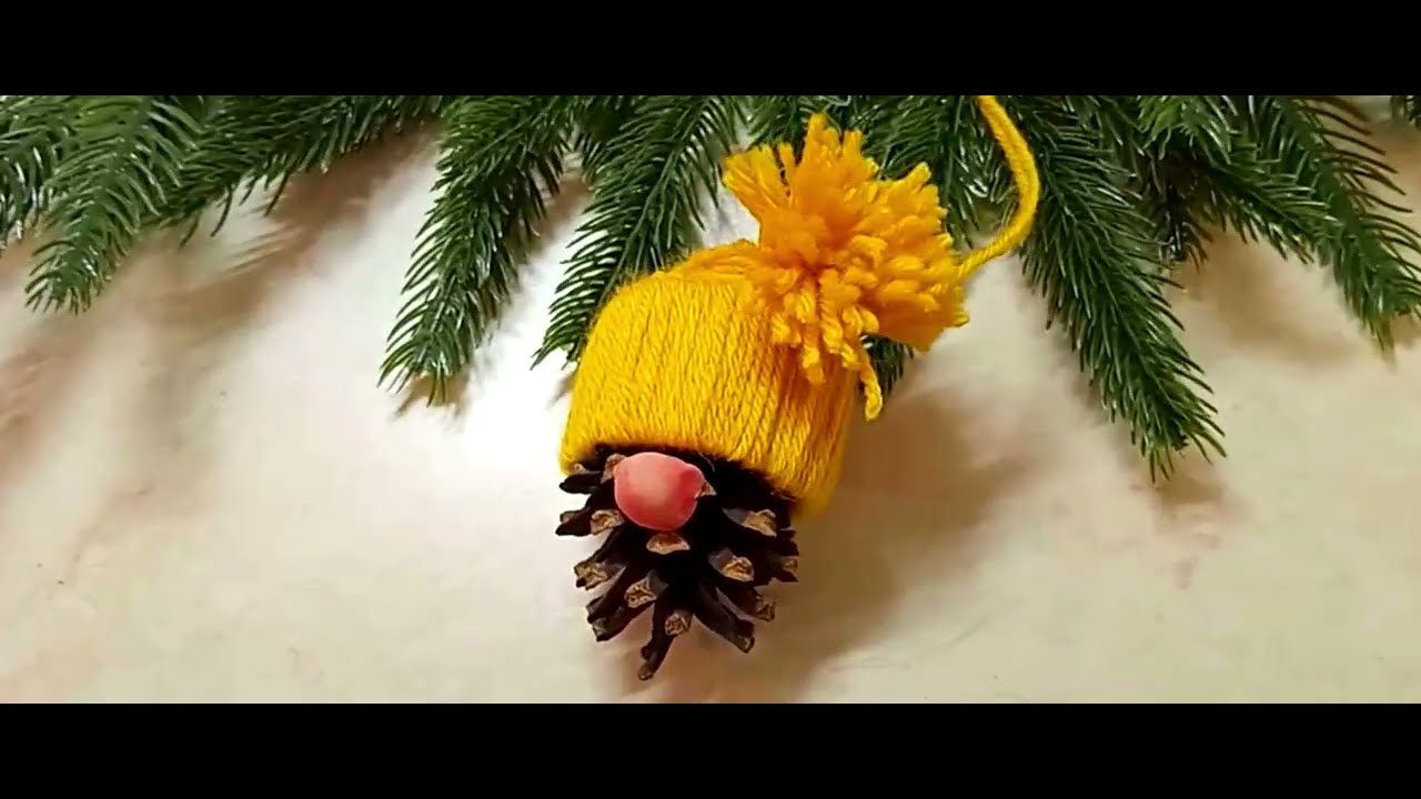 Гномик із шишки Ялинкова прикраса - YouTube