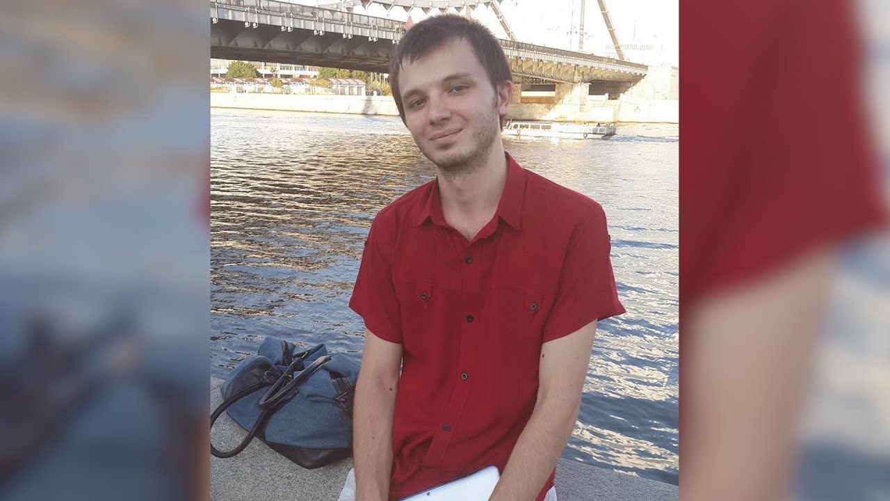 Авиакомпания "УА" заступилась за сотрудника-русофоба - YouTube