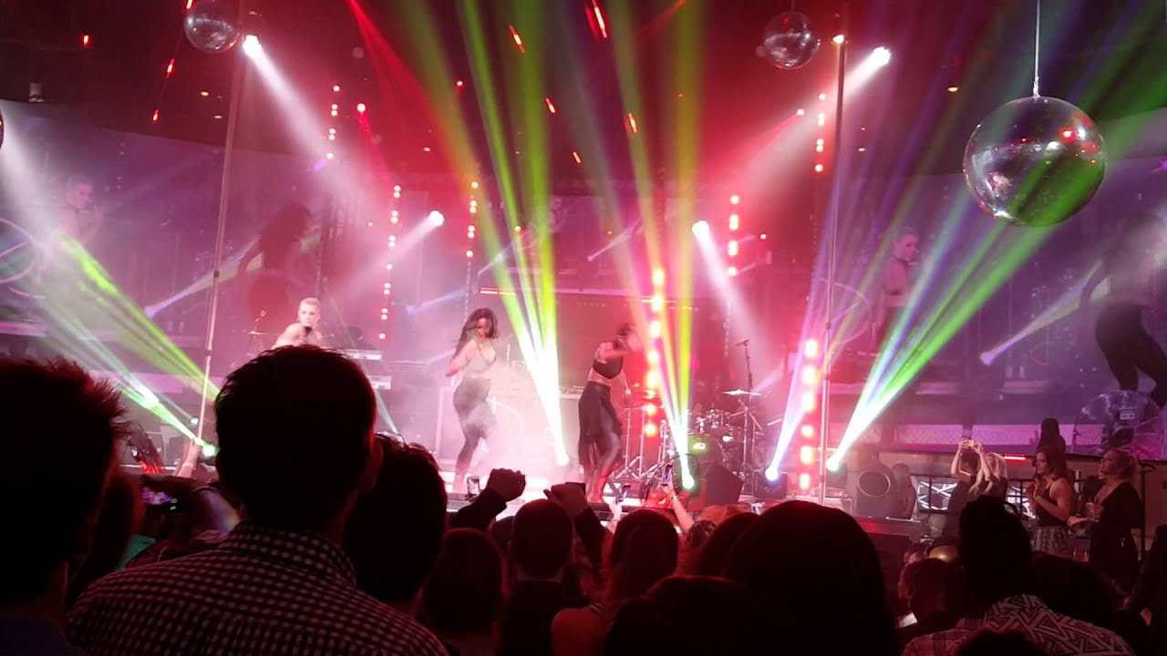 Ciara performing live in las vegas - YouTube