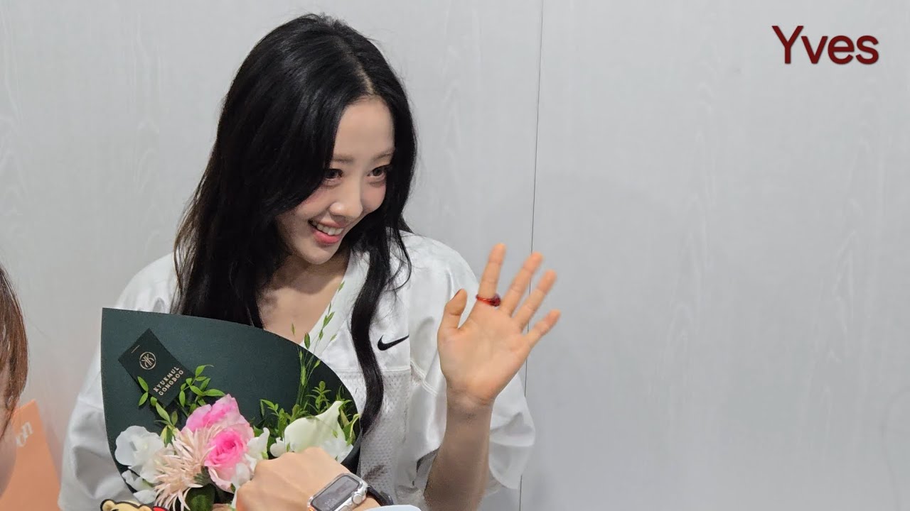 250524 이브 생일 카페 방문 !! ( Yves' Birthday Cafe ) -2- - YouTube