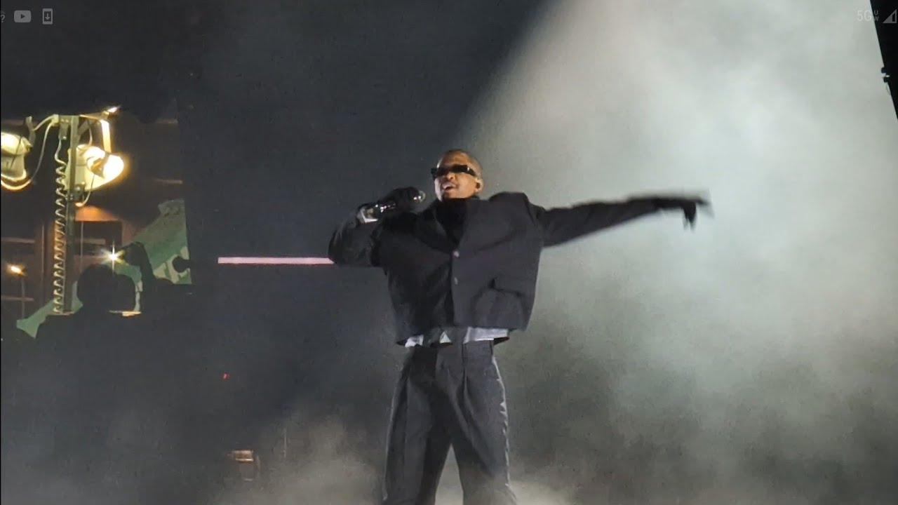 DONALD TRUMP CRASHES YG CONCERT! RUNS OFF STAGE - YouTube