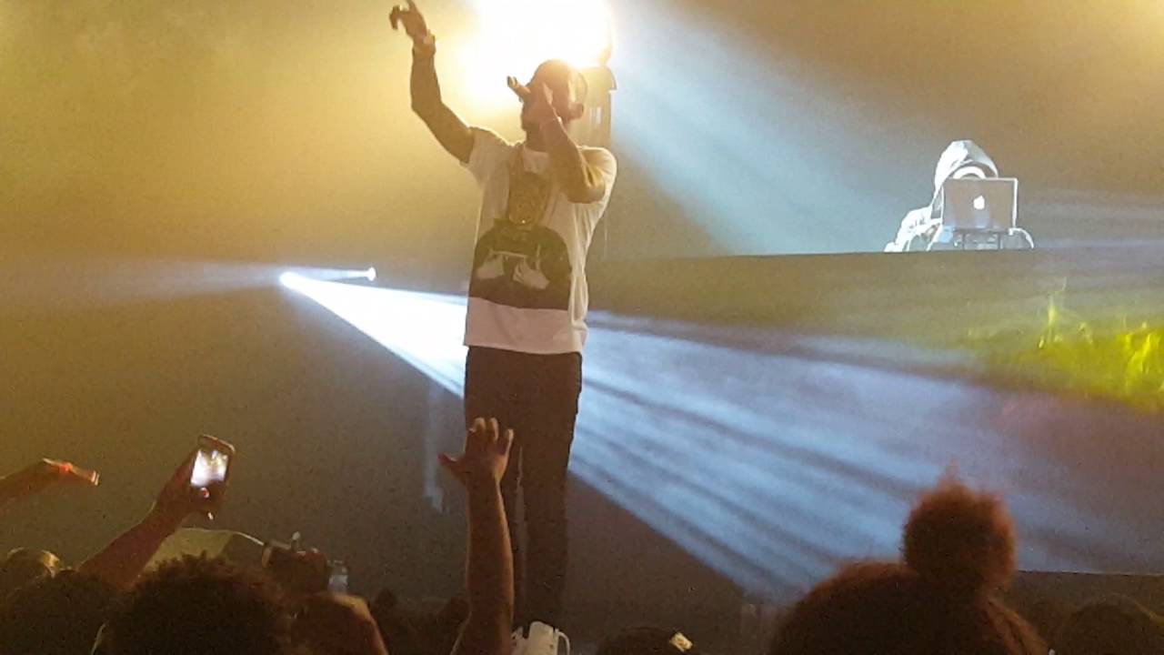 Tory Lanez performing Woods at Center Stage Atlanta - YouTube