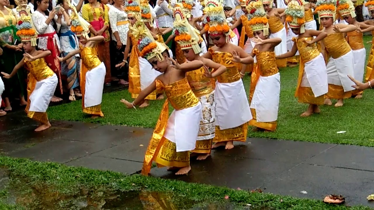 Tari rejang dewa ayu ningsih dkk di pura luhur batu karu tabanan - YouTube