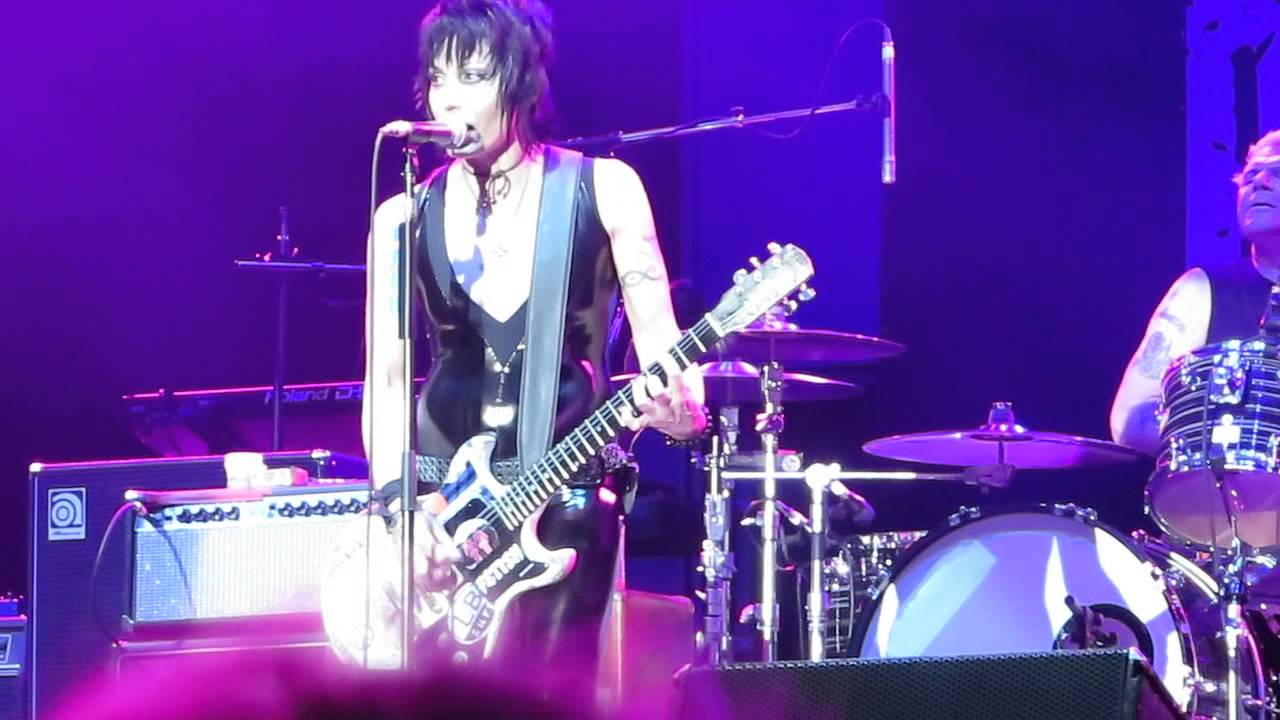 Joan Jett & The Blackhearts - French Song - Vancouver PNE, Aug 17, 2014 ...
