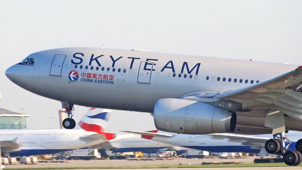 An Evening of Runway 09L Arrivals at London Heathrow Airport - YouTube