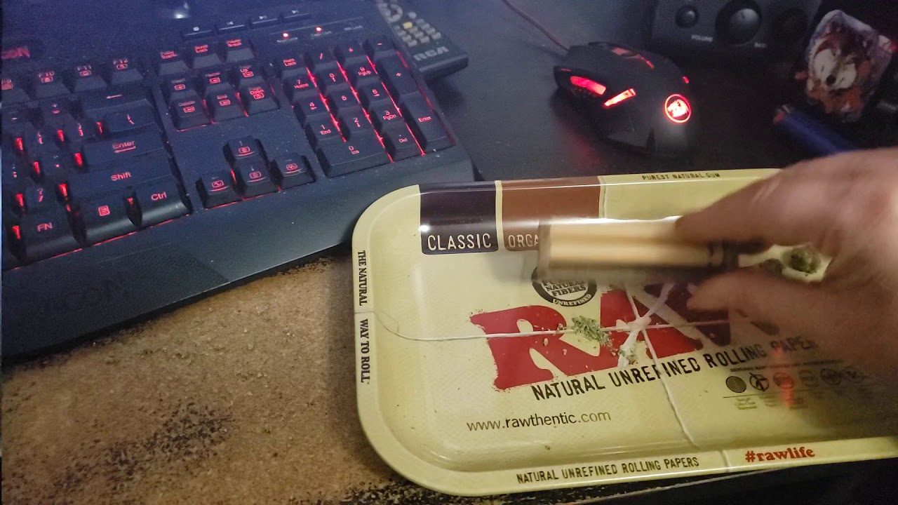 rolling a joint with a raw machine 1 handed - YouTube