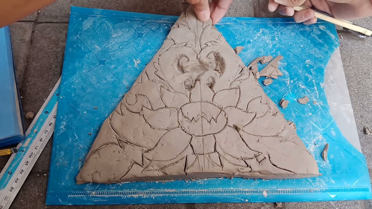 Proses Pembuatan Relief dari Tanah Liat - YouTube