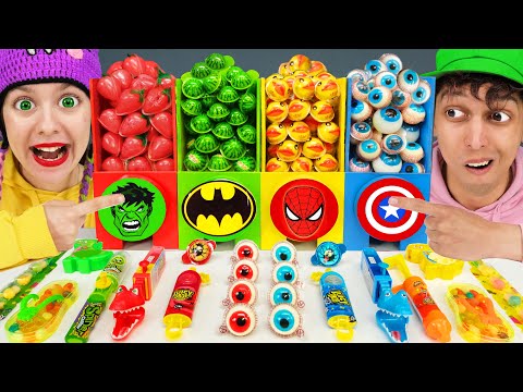 Mystery GIANT CANDY Machine Challenge 미스터리 캔디 챌린지 Superhero Mukbang by Choko