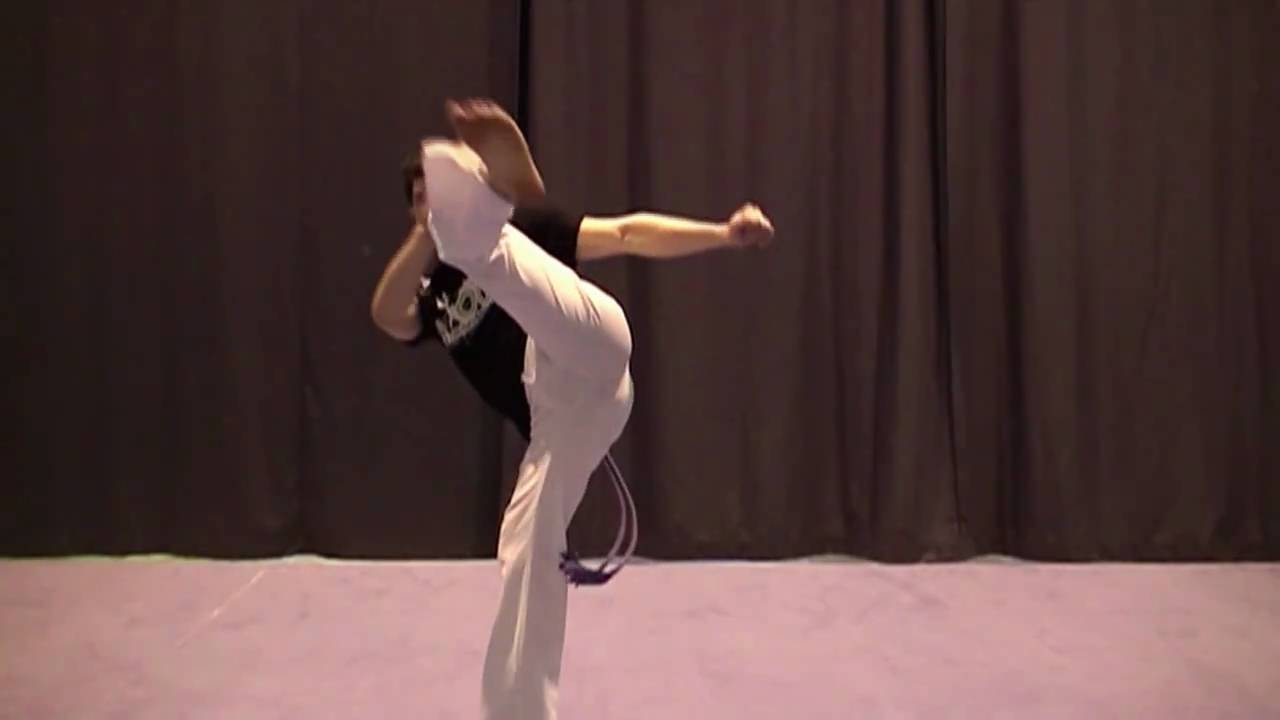 Martelo -- Capoeira movimento + slow motion - YouTube