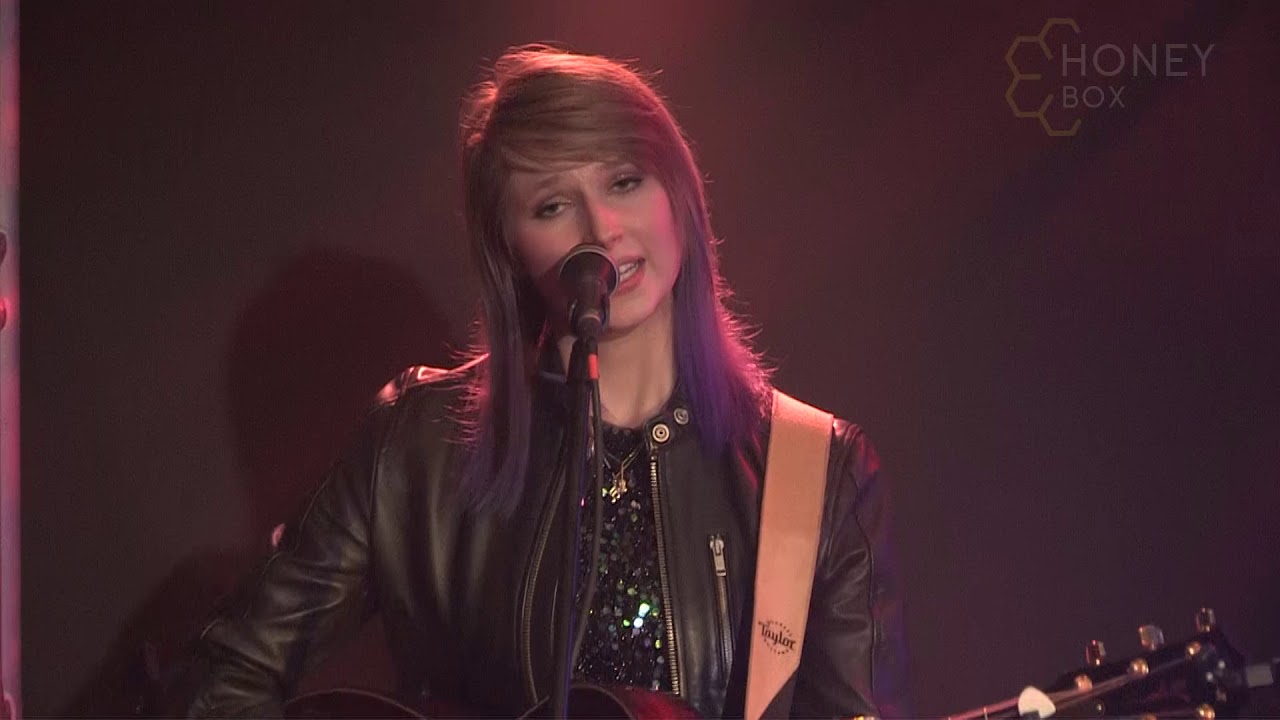 HoneyBox S04E01 Emily Lockett One Call Away - YouTube