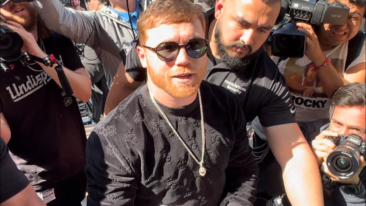 “Thank you, Elie!” Humble p4p champ Canelo Alvarez with fans - YouTube