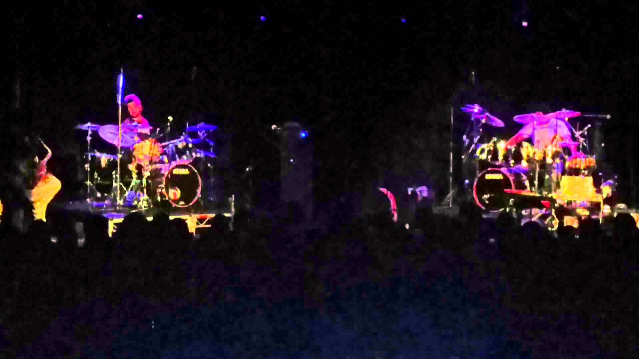 Tony Austin (left) & Ronald Bruner Jr (right) Drum Solo - YouTube