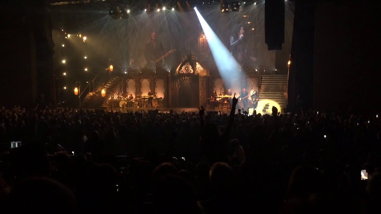 "If I Could Turn Back Time" Cher September 10, 2017 - YouTube