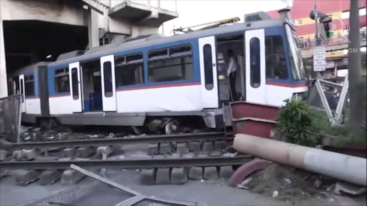 Scenes from a derailed MRT-3 train - YouTube