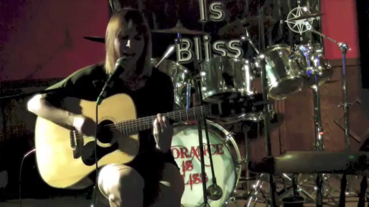 Kinda (Live) by Leah Kaye - YouTube