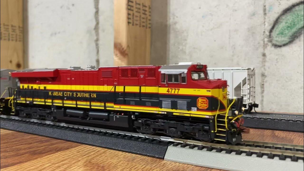 KCS #4777 leads KCS G-KCMX Grain with a Grey Ghost Trailing (HO Scale) - YouTube