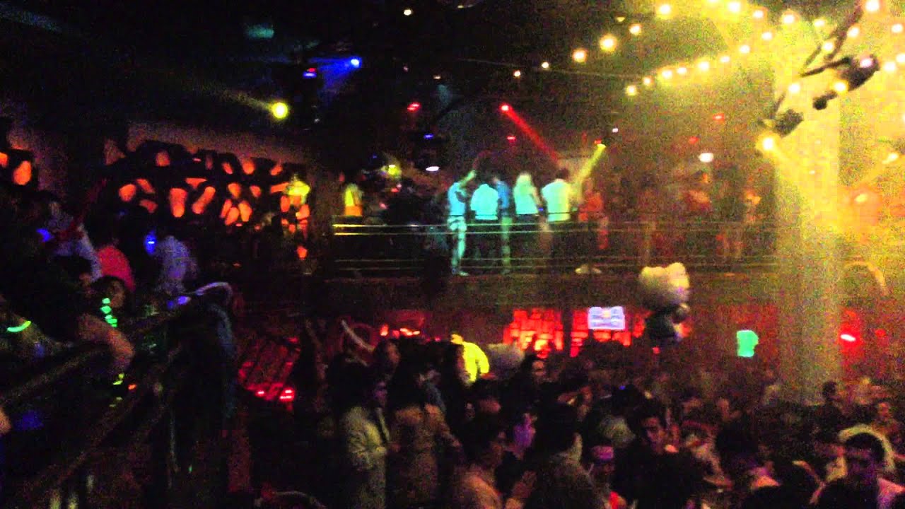 Y Sigue la Noche en Rain Disco by Classico !!!! - YouTube