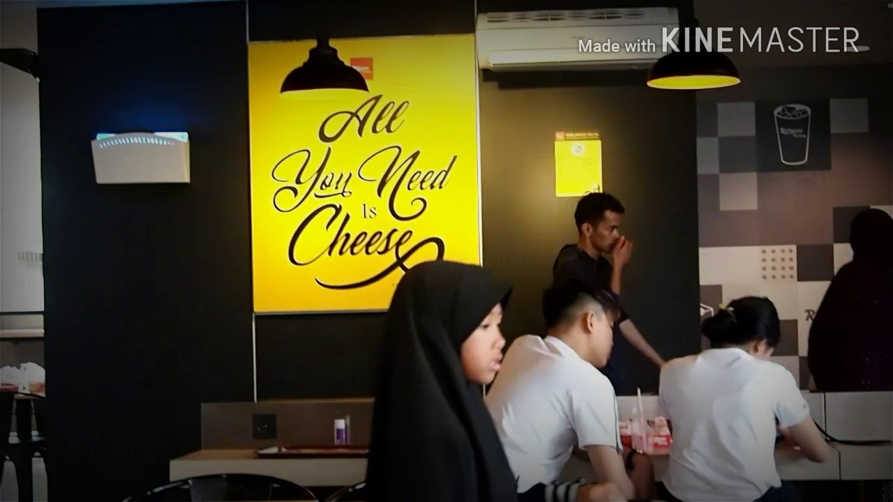 Jalan jalan di richeese factory batam - YouTube