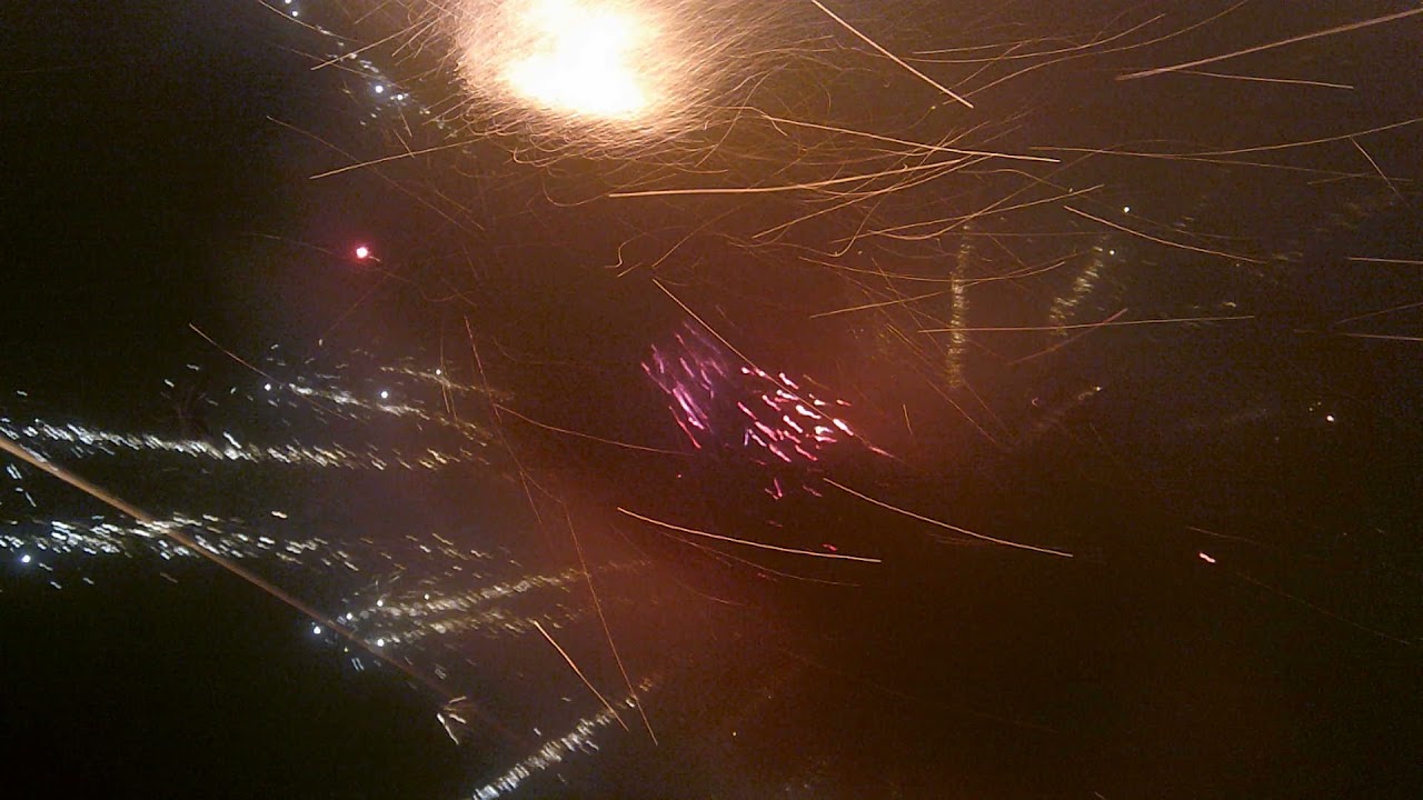 Uppskjutning av Fyrverkerier Fireworks: Trigger 1. Compound-tårta från ...