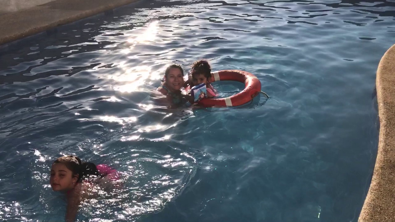 M Mi Mi Hermana Está Nadando🏊🏊 Youtube
