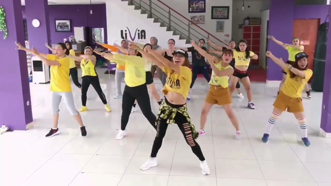 LIGHT YEARS - YELLOW CLAW / ZUMBA DANCE WORKOUT - YouTube