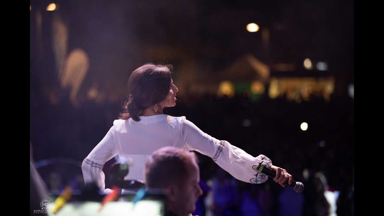 Alexandra Fits- Milord - YouTube