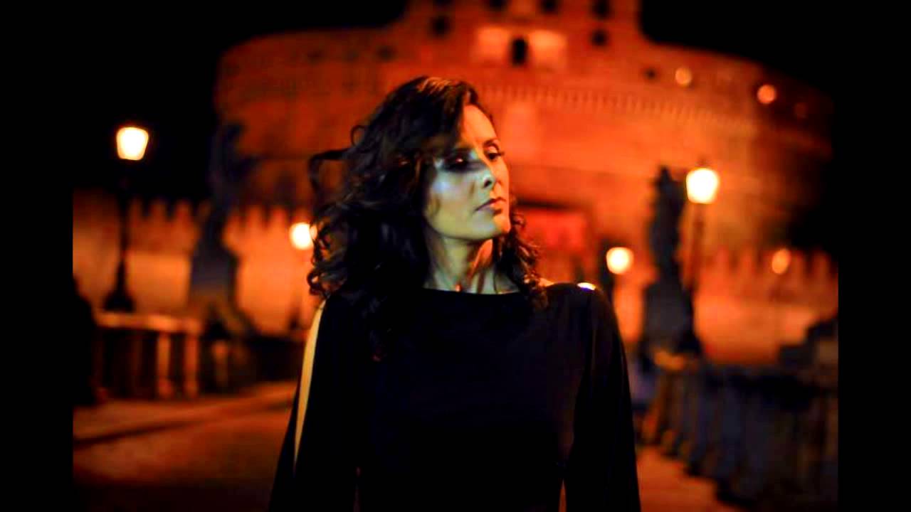 Daniela Nardi - Hands - YouTube