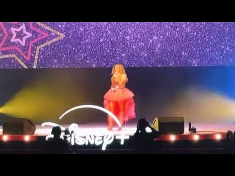 Karol Sevilla cantando “Más Linda” en la premiere de Soy luna: Volver a Rodar 31/07/2026