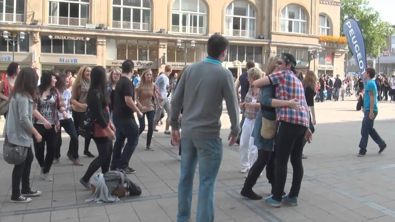 Footloose Flashmob in Essen - YouTube