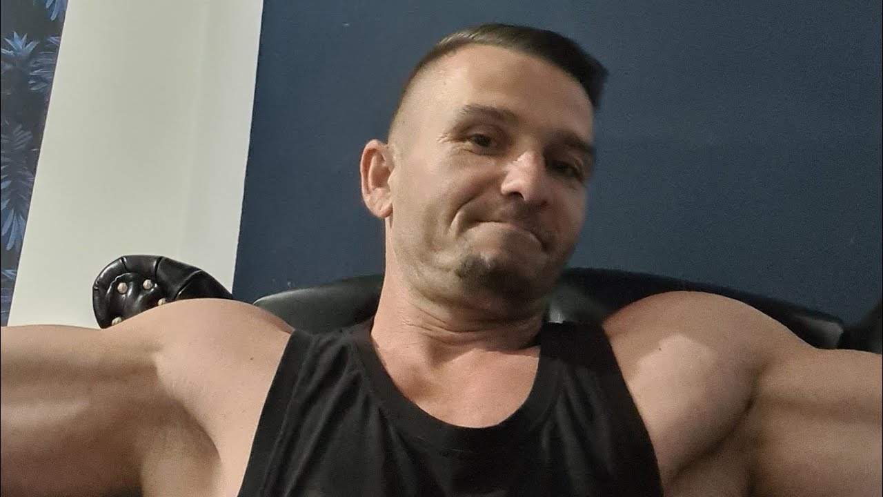 bicep flex,pecs bounce - YouTube