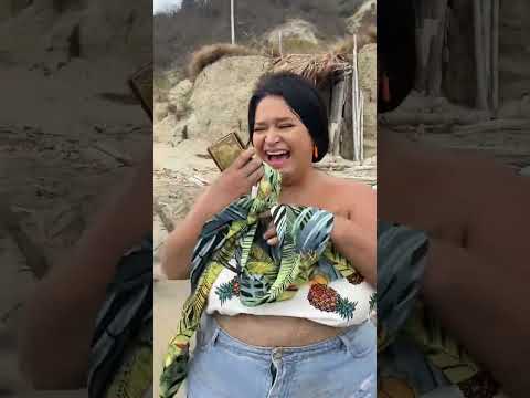 El juego de la carretilla entre amigas
