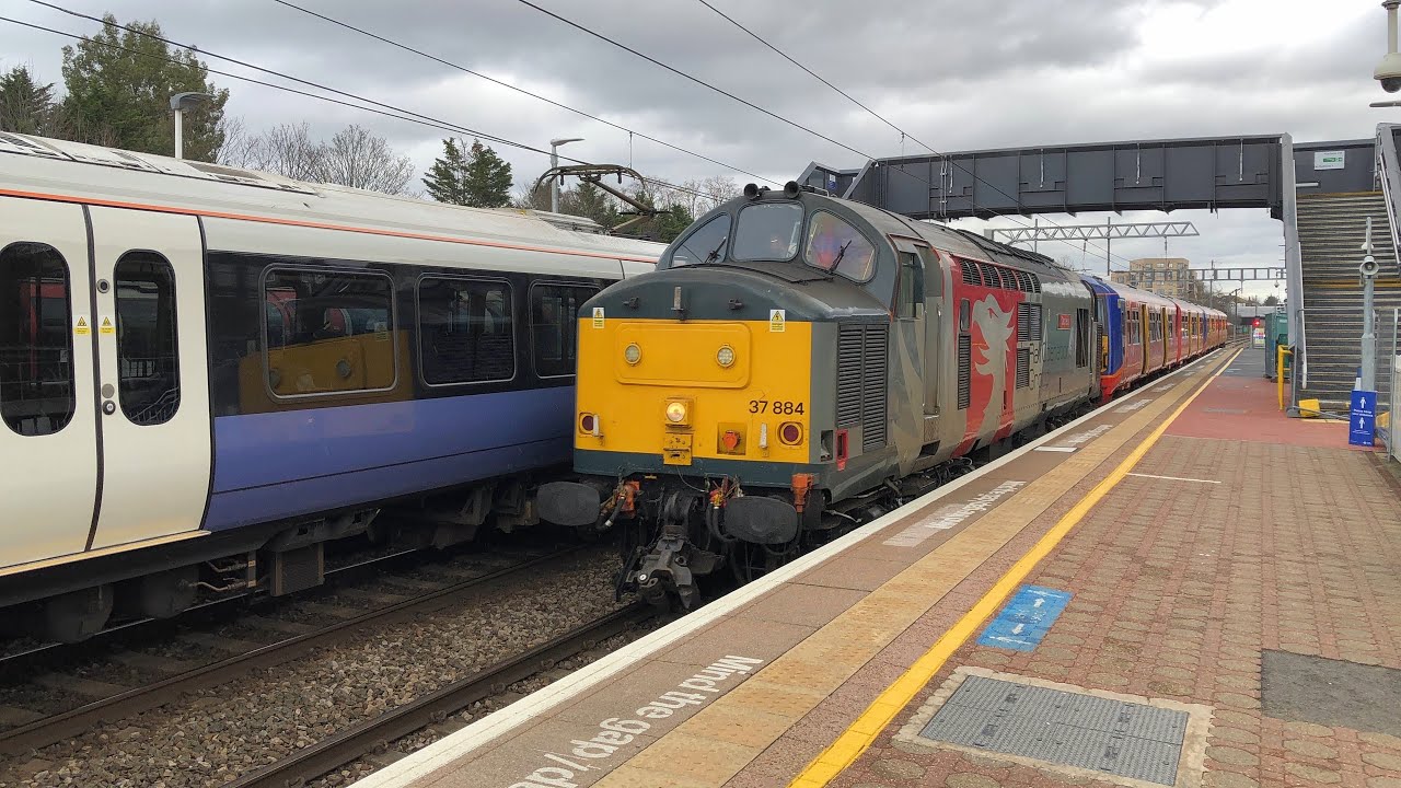 ROG Class 37 dragging 2X withdrawn Class 456 units through Ealing ...