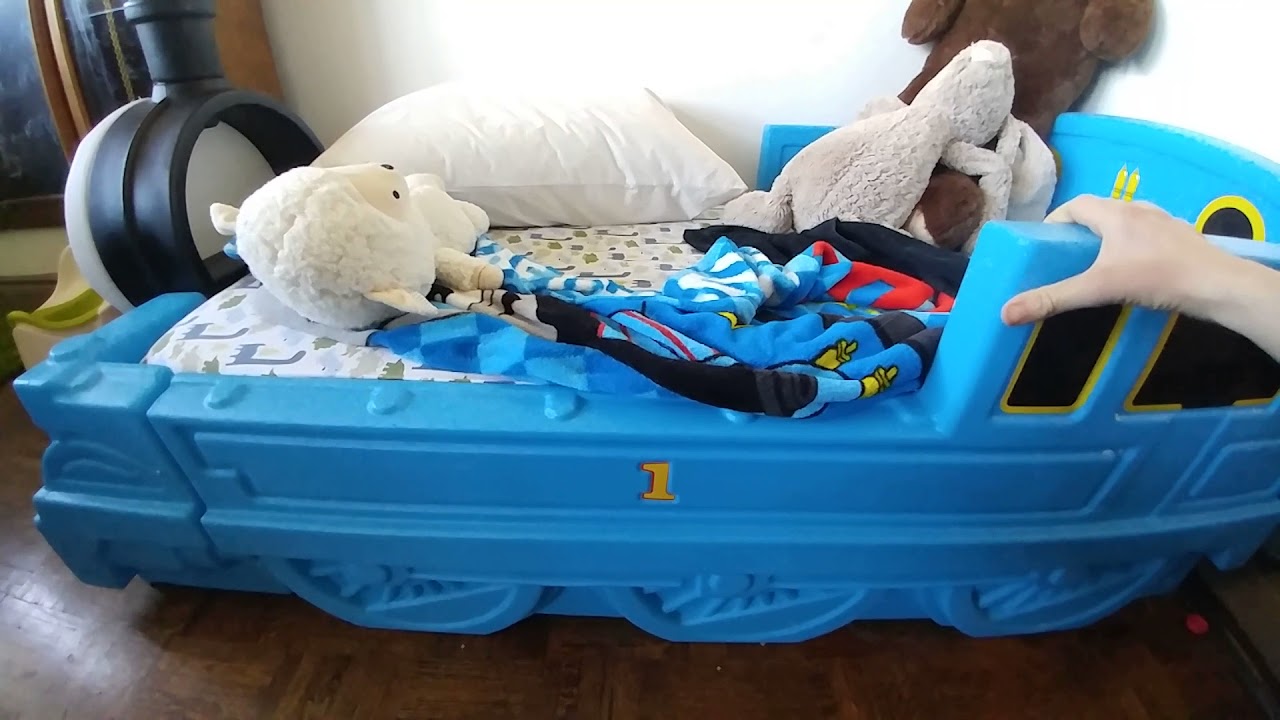 39 - Step2 Thomas The Tank Engine Toddler Bed - YouTube