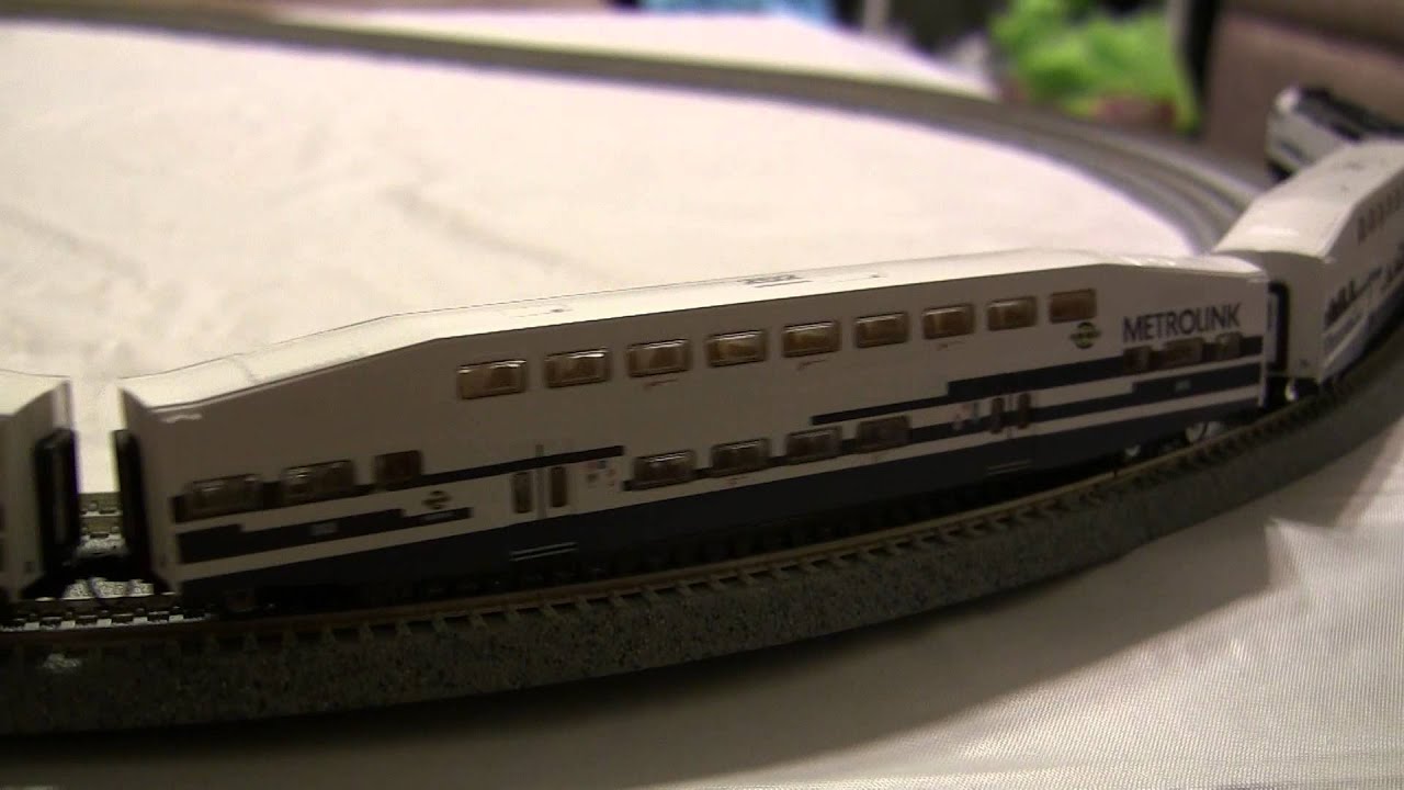 N scale Metrolink F40ph 800 - YouTube