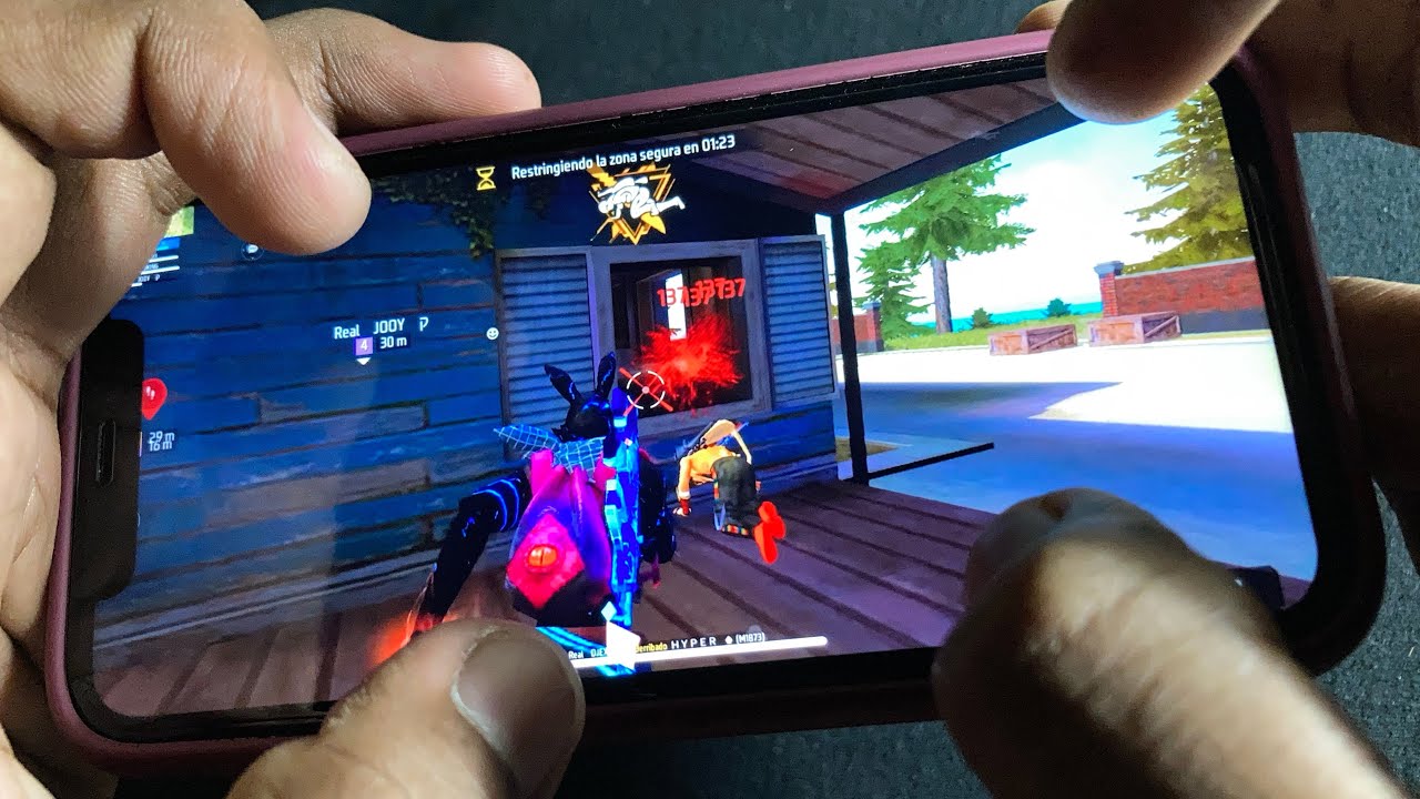 iPhone 11 Free Fire Max Solo x Squad Gameplay - YouTube