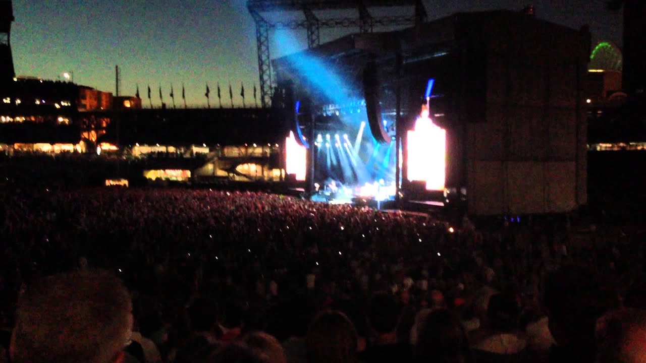 Paul McCartney/Lady Madonna Seattle 2013--Marley Reid and family - YouTube
