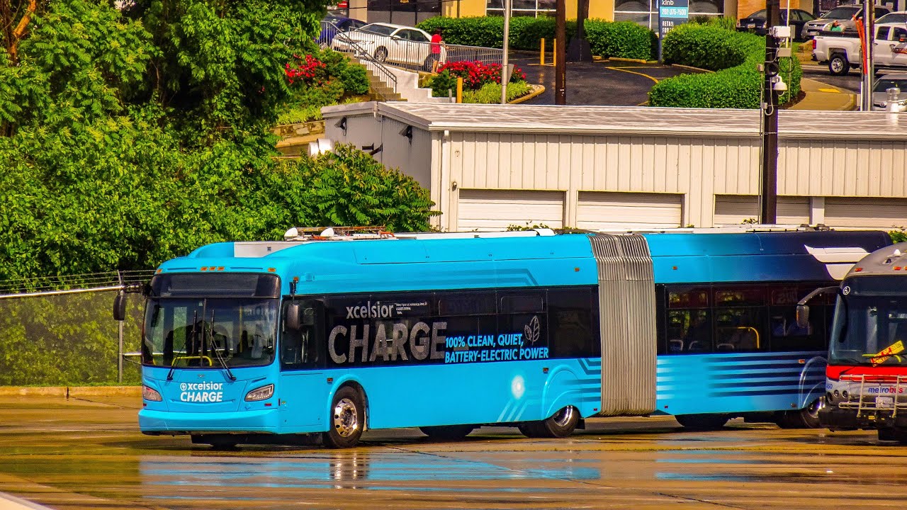 Sneak Peek of a New Flyer Xcelsior CHARGE XE60 @ WMATA Montgomery ...