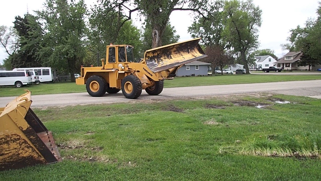 Big Iron Auctions 6-21-17 Trojan Payloader City Of Elkton SD - YouTube