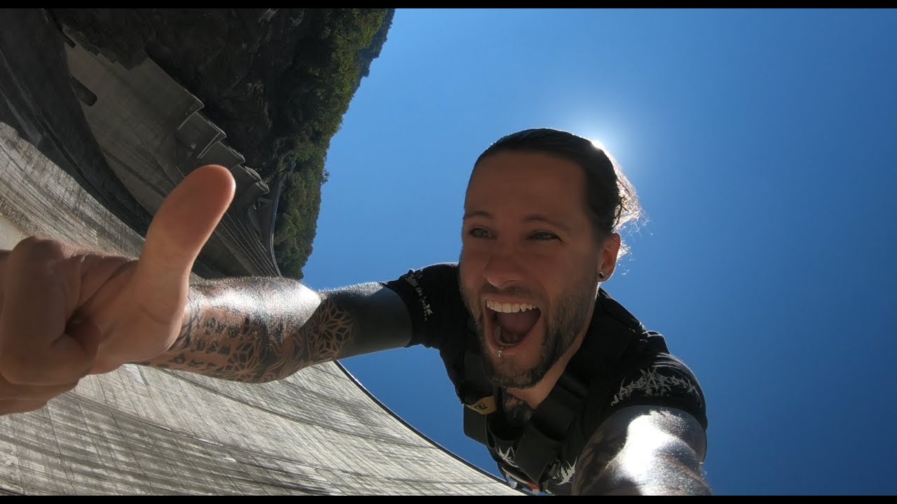 Bungee Jump - Barrage de Contra Val Verzasca - YouTube