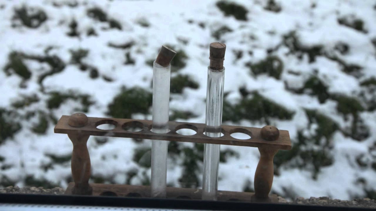 Augmentation de volume lors de la solidification de l'eau - YouTube